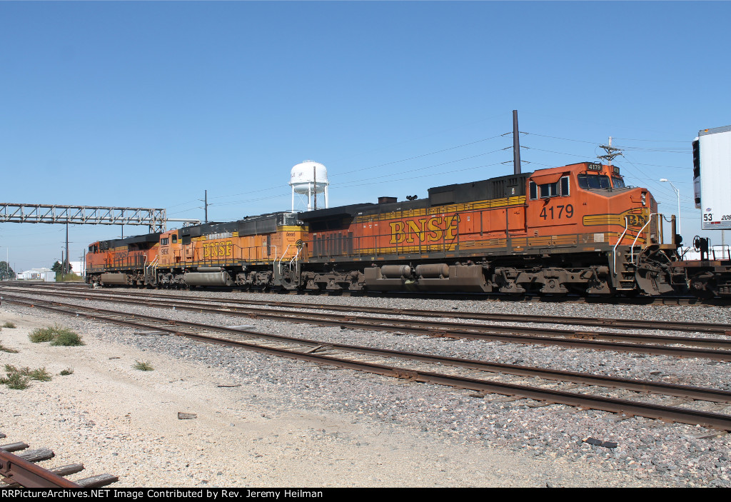 BNSF 6963 & others (3)